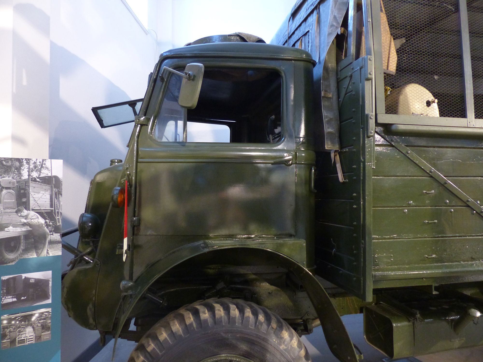 Bedford QL TYPE M Workshop Truck REME Museum :Maquetland.com:: Le monde de la maquette